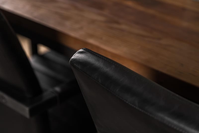 EPOQUE Matbord 140 Alm/Svart + 4 HENRY Stol Svart PU/Vintage - Möbler ...